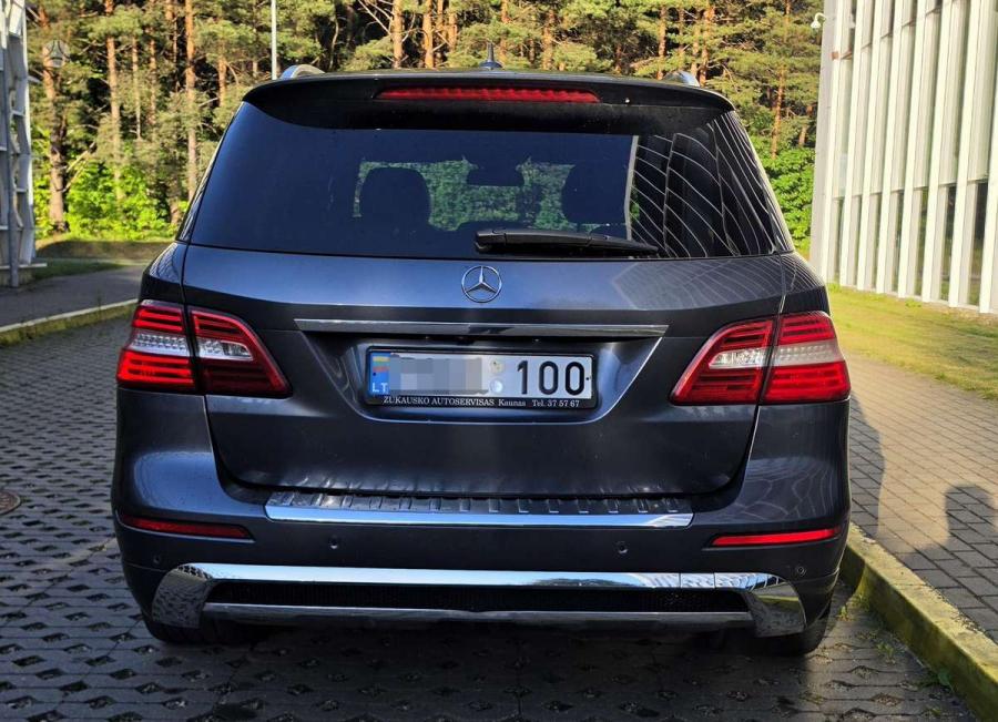Grey Mercedes-Benz ML 350 2012 in Vilnius, with an engine capacity of 2.99 L and mileage of 320 thousand km for 10600 €, photo 7 on AUTOMOTO.COM.LV