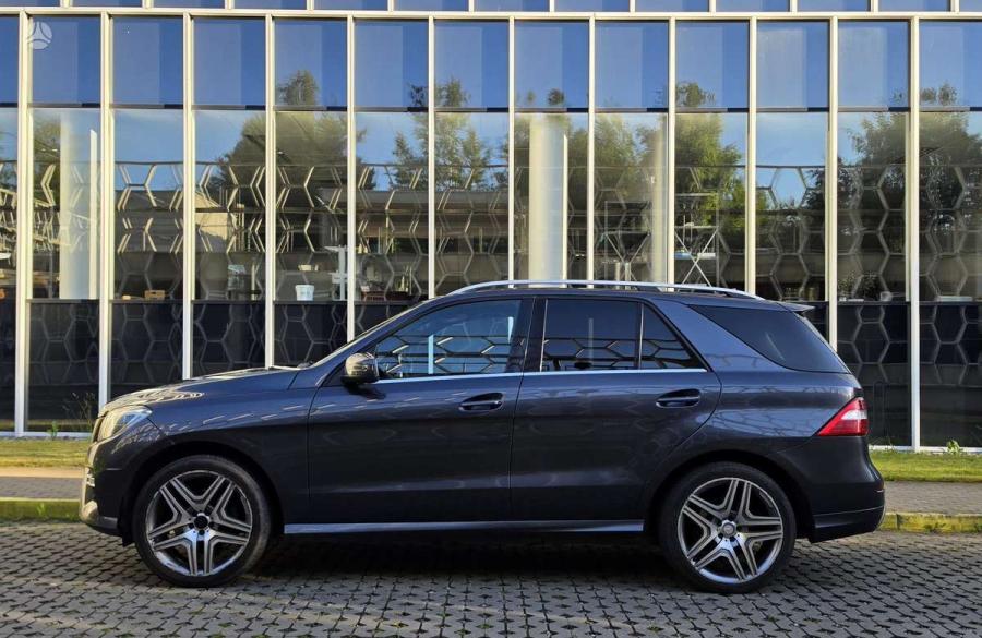Grey Mercedes-Benz ML 350 2012 in Vilnius, with an engine capacity of 2.99 L and mileage of 320 thousand km for 10600 €, photo 8 on AUTOMOTO.COM.LV