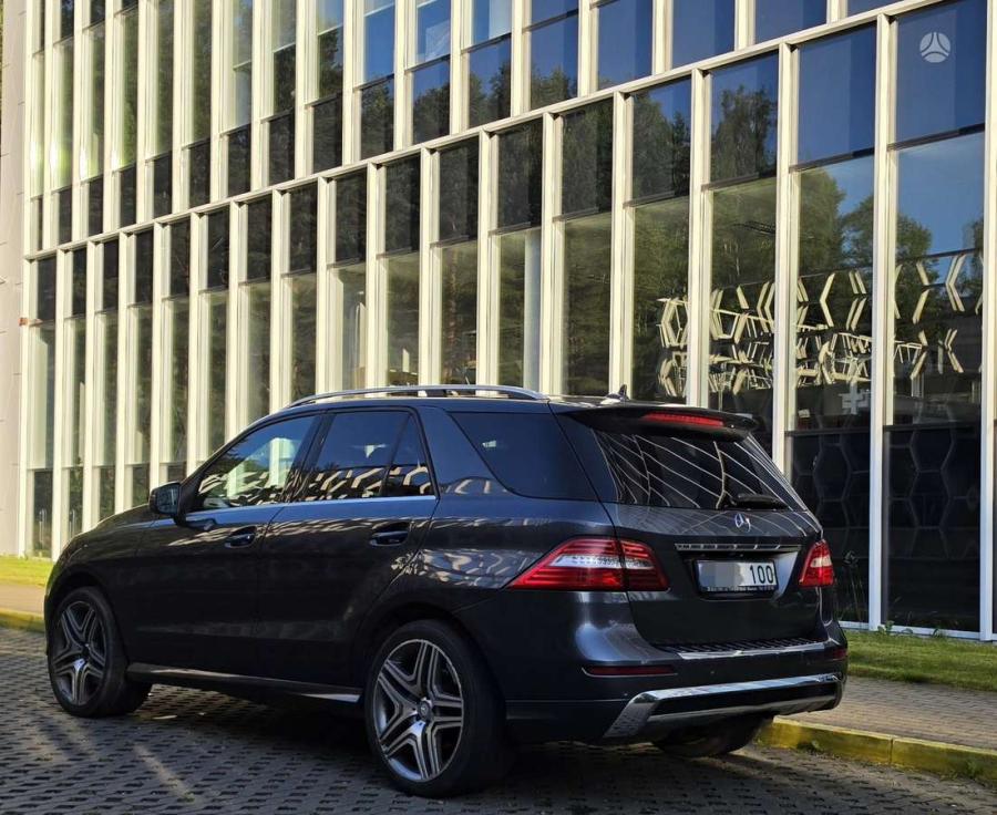 Grey Mercedes-Benz ML 350 2012 in Vilnius, with an engine capacity of 2.99 L and mileage of 320 thousand km for 10600 €, photo 9 on AUTOMOTO.COM.LV