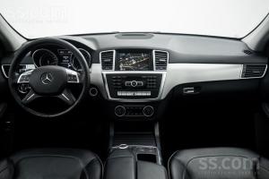 Grey Mercedes-Benz ML 350 2012 in Tallinn, with an engine capacity of 3.00 L and mileage of 276 thousand km for 15999 €, photo 3 on AUTOMOTO.COM.LV