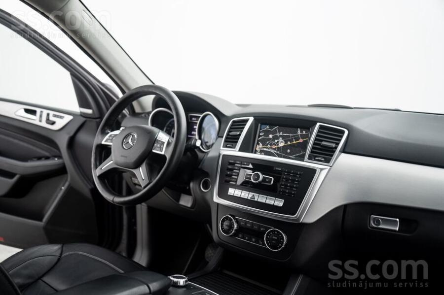 Grey Mercedes-Benz ML 350 2012 in Tallinn, with an engine capacity of 3.00 L and mileage of 276 thousand km for 15999 €, photo 13 on AUTOMOTO.COM.LV