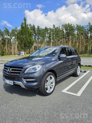 Pelēks Mercedes-Benz ML 350 2012 Rīga, ar dzinēja tilpumu 3.00 L un nobraukumu 372 tūkst. km par 15800 €, foto 1 vietnē AUTOMOTO.COM.LV