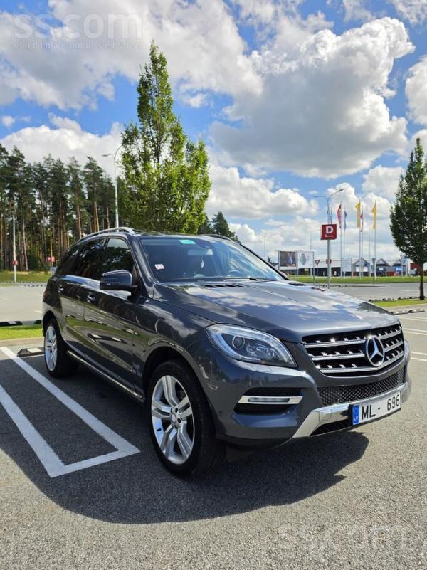 Grey Mercedes-Benz ML 350 2012 in Riga, with an engine capacity of 3.00 L and mileage of 372 thousand km for 15800 €, photo 2 on AUTOMOTO.COM.LV