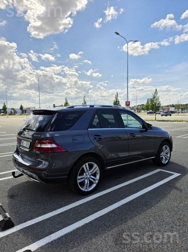 Grey Mercedes-Benz ML 350 2012 in Riga, with an engine capacity of 3.00 L and mileage of 372 thousand km for 15800 €, photo 3 on AUTOMOTO.COM.LV