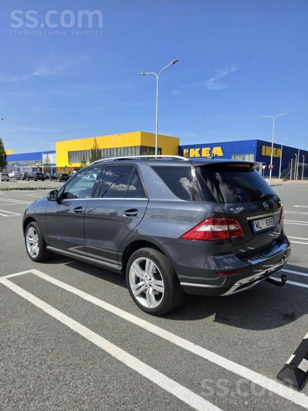 Grey Mercedes-Benz ML 350 2012 in Riga, with an engine capacity of 3.00 L and mileage of 372 thousand km for 15800 €, photo 4 on AUTOMOTO.COM.LV