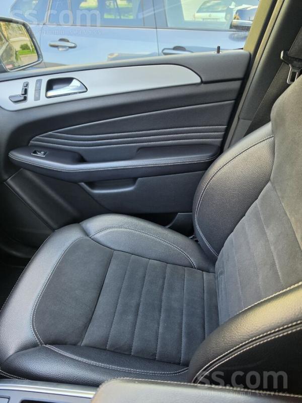Grey Mercedes-Benz ML 350 2012 in Riga, with an engine capacity of 3.00 L and mileage of 372 thousand km for 15800 €, photo 6 on AUTOMOTO.COM.LV