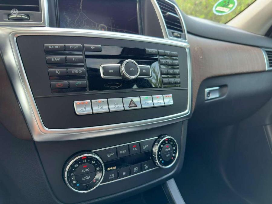 Pelēks Mercedes-Benz ML 350 2012 Viļņa, ar dzinēja tilpumu 2.99 L un nobraukumu 328 tūkst. km par 11599 €, foto 21 vietnē AUTOMOTO.COM.LV