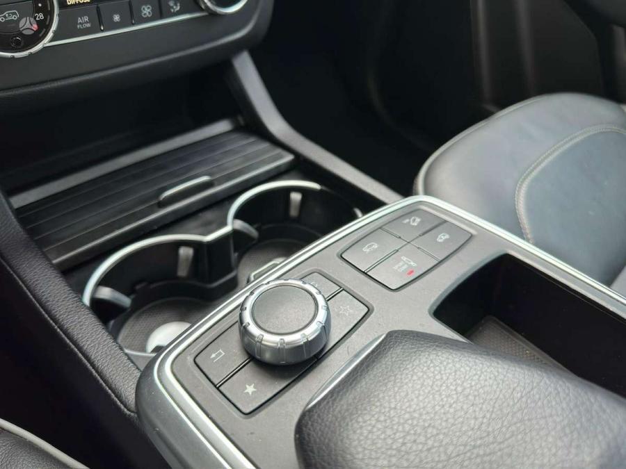 Pelēks Mercedes-Benz ML 350 2012 Viļņa, ar dzinēja tilpumu 2.99 L un nobraukumu 328 tūkst. km par 11599 €, foto 23 vietnē AUTOMOTO.COM.LV