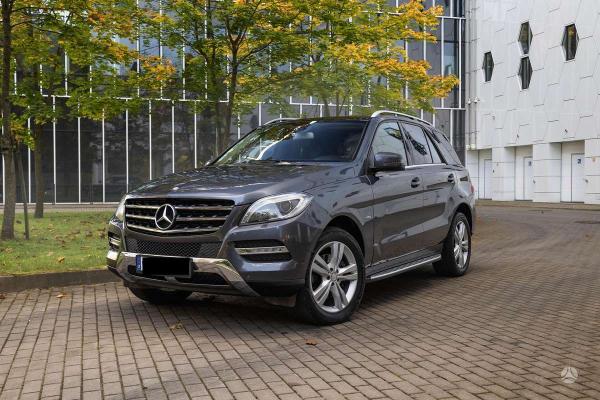 Grey Mercedes-Benz ML 350 2012 in Vilnius, with an engine capacity of 3.00 L and mileage of 341 thousand km for 12500 €, photo 1 on AUTOMOTO.COM.LV