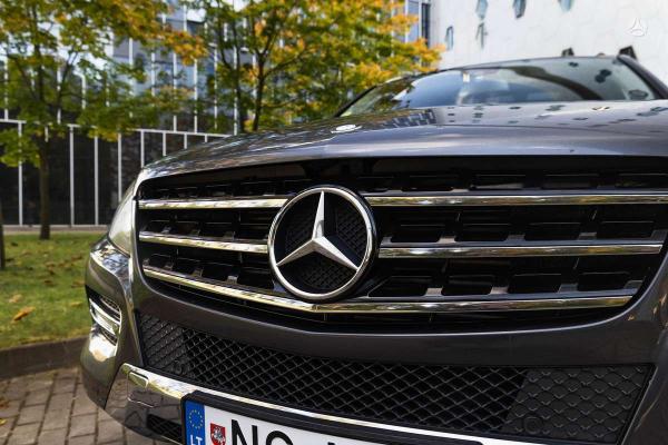 Grey Mercedes-Benz ML 350 2012 in Vilnius, with an engine capacity of 3.00 L and mileage of 341 thousand km for 12500 €, photo 9 on AUTOMOTO.COM.LV