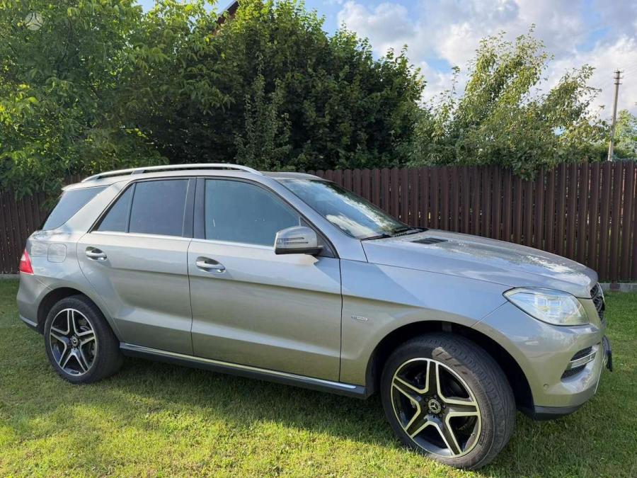 Pelēks Mercedes-Benz ML 350 2012 Kauņa, ar dzinēja tilpumu 2.99 L un nobraukumu 368 tūkst. km par 14300 €, foto 1 vietnē AUTOMOTO.COM.LV
