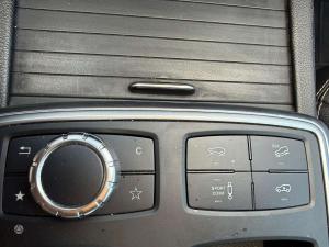 Pelēks Mercedes-Benz ML 350 2012 Kauņa, ar dzinēja tilpumu 2.99 L un nobraukumu 368 tūkst. km par 14300 €, foto 27 vietnē AUTOMOTO.COM.LV