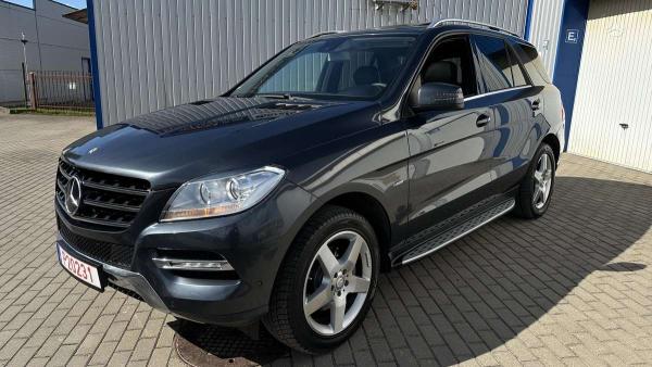 Мерседес МЛ 350 2012 в Мариямполе на AUTOMOTO.COM.LV Серый Мерседес МЛ 350 2012 в Мариямполе, объемом двигателя 2.99 л и пробегом 291 тыс. км за 12850 €, фото 3 на AUTOMOTO.COM.LV