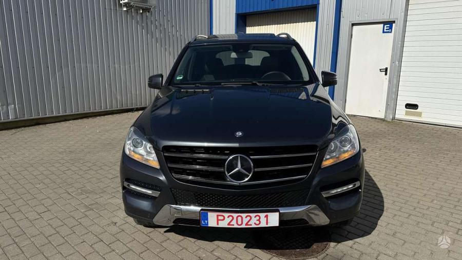 Pelēks Mercedes-Benz ML 350 2012 Marijampole, ar dzinēja tilpumu 2.99 L un nobraukumu 291 tūkst. km par 12850 €, foto 4 vietnē AUTOMOTO.COM.LV