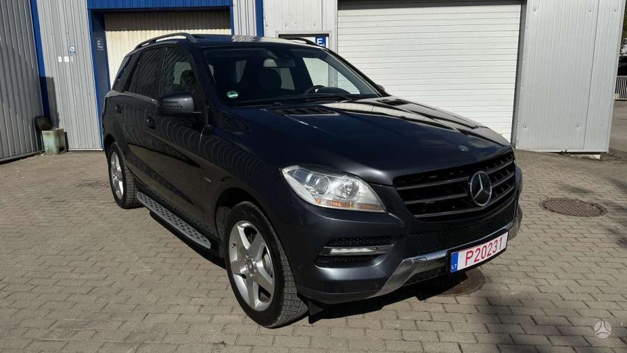 Pelēks Mercedes-Benz ML 350 2012 Marijampole, ar dzinēja tilpumu 2.99 L un nobraukumu 291 tūkst. km par 12850 €, foto 5 vietnē AUTOMOTO.COM.LV