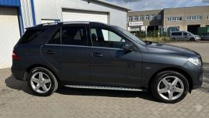 Pelēks Mercedes-Benz ML 350 2012 Marijampole, ar dzinēja tilpumu 2.99 L un nobraukumu 291 tūkst. km par 12850 €, foto 7 vietnē AUTOMOTO.COM.LV