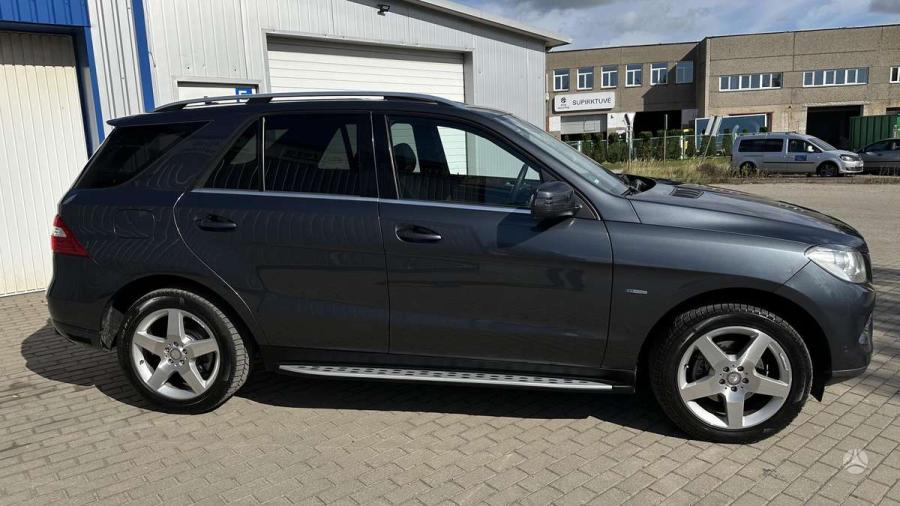Pelēks Mercedes-Benz ML 350 2012 Marijampole, ar dzinēja tilpumu 2.99 L un nobraukumu 291 tūkst. km par 12850 €, foto 7 vietnē AUTOMOTO.COM.LV