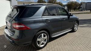 Pelēks Mercedes-Benz ML 350 2012 Marijampole, ar dzinēja tilpumu 2.99 L un nobraukumu 291 tūkst. km par 12850 €, foto 8 vietnē AUTOMOTO.COM.LV