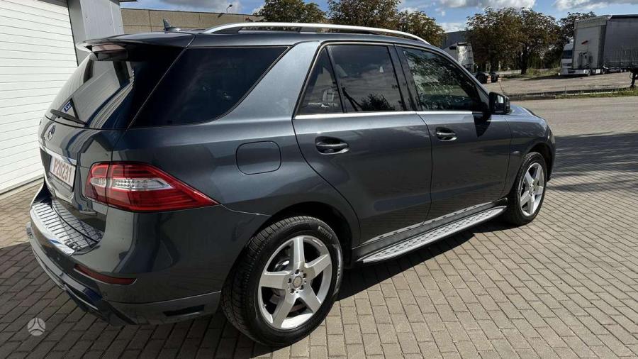 Pelēks Mercedes-Benz ML 350 2012 Marijampole, ar dzinēja tilpumu 2.99 L un nobraukumu 291 tūkst. km par 12850 €, foto 8 vietnē AUTOMOTO.COM.LV