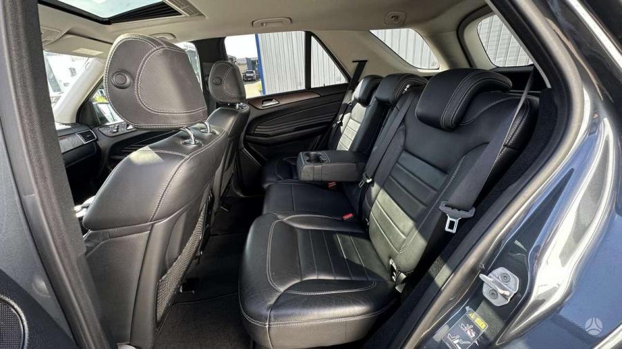 Pelēks Mercedes-Benz ML 350 2012 Marijampole, ar dzinēja tilpumu 2.99 L un nobraukumu 291 tūkst. km par 12850 €, foto 14 vietnē AUTOMOTO.COM.LV
