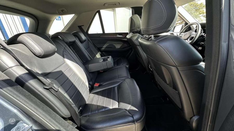 Pelēks Mercedes-Benz ML 350 2012 Marijampole, ar dzinēja tilpumu 2.99 L un nobraukumu 291 tūkst. km par 12850 €, foto 17 vietnē AUTOMOTO.COM.LV