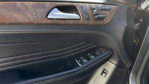 Pelēks Mercedes-Benz ML 350 2012 Marijampole, ar dzinēja tilpumu 2.99 L un nobraukumu 291 tūkst. km par 12850 €, foto 19 vietnē AUTOMOTO.COM.LV