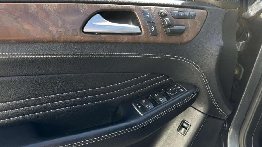 Pelēks Mercedes-Benz ML 350 2012 Marijampole, ar dzinēja tilpumu 2.99 L un nobraukumu 291 tūkst. km par 12850 €, foto 19 vietnē AUTOMOTO.COM.LV