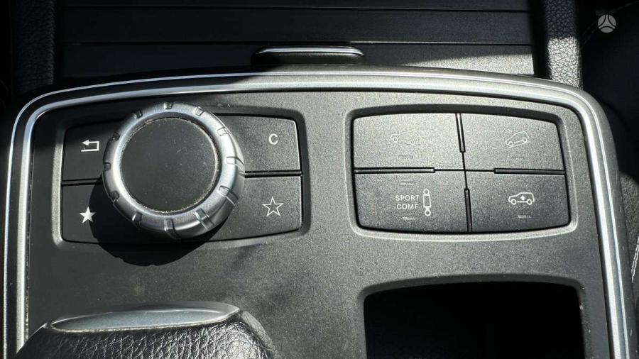 Pelēks Mercedes-Benz ML 350 2012 Marijampole, ar dzinēja tilpumu 2.99 L un nobraukumu 291 tūkst. km par 12850 €, foto 24 vietnē AUTOMOTO.COM.LV