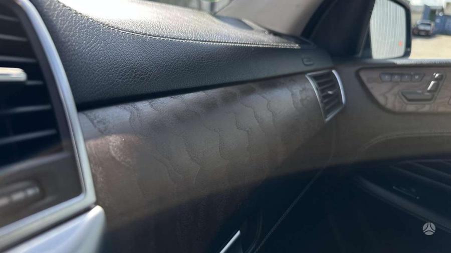 Pelēks Mercedes-Benz ML 350 2012 Marijampole, ar dzinēja tilpumu 2.99 L un nobraukumu 291 tūkst. km par 12850 €, foto 25 vietnē AUTOMOTO.COM.LV