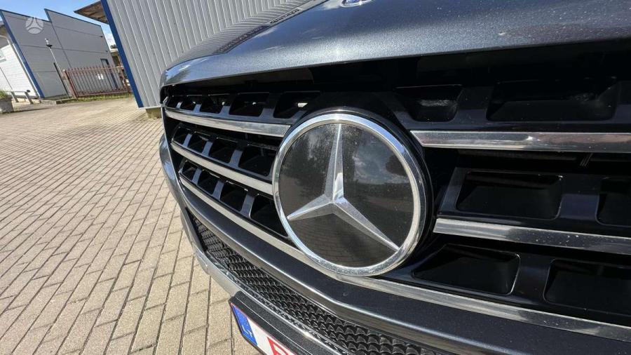 Pelēks Mercedes-Benz ML 350 2012 Marijampole, ar dzinēja tilpumu 2.99 L un nobraukumu 291 tūkst. km par 12850 €, foto 27 vietnē AUTOMOTO.COM.LV