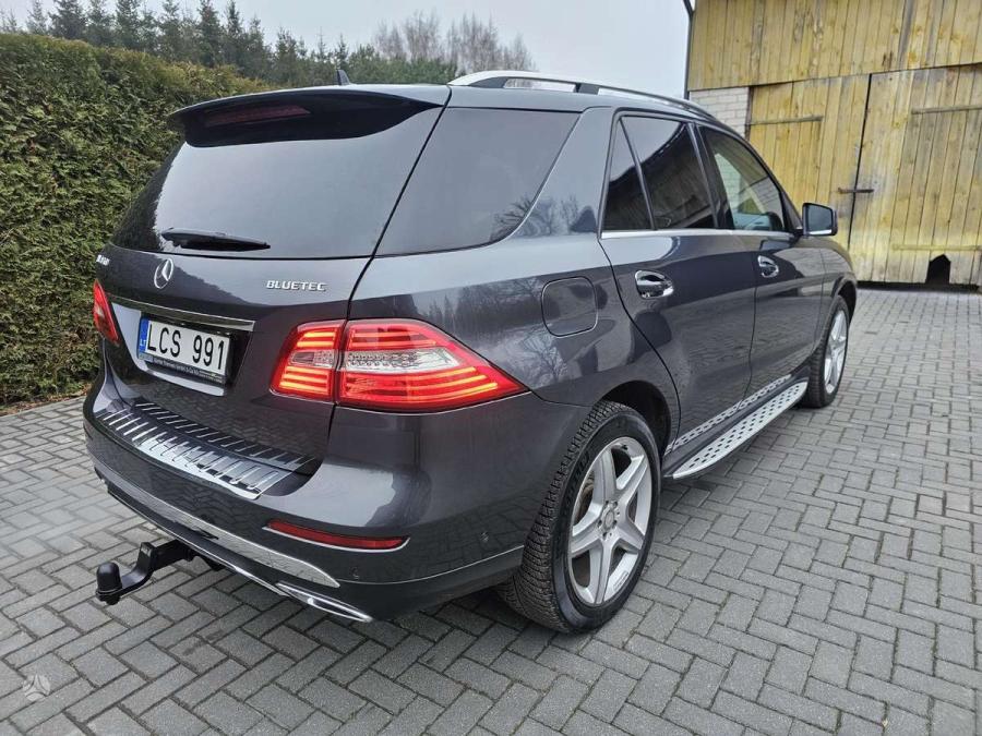 Pelēks Mercedes-Benz ML 350 2013 Jurbarkas, ar dzinēja tilpumu 2.99 L un nobraukumu 270 tūkst. km par 11900 €, foto 4 vietnē AUTOMOTO.COM.LV