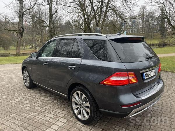 Grey Mercedes-Benz ML 350 2013 in Cesis, with an engine capacity of 3.00 L and mileage of 316 thousand km for 14500 €, photo 1 on AUTOMOTO.COM.LV