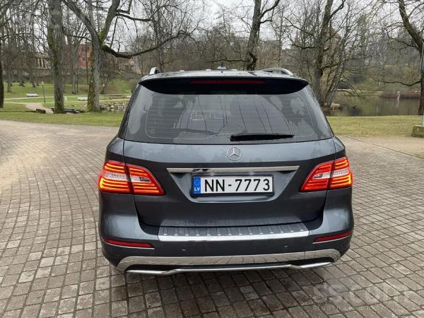 Grey Mercedes-Benz ML 350 2013 in Cesis, with an engine capacity of 3.00 L and mileage of 316 thousand km for 14500 €, photo 2 on AUTOMOTO.COM.LV