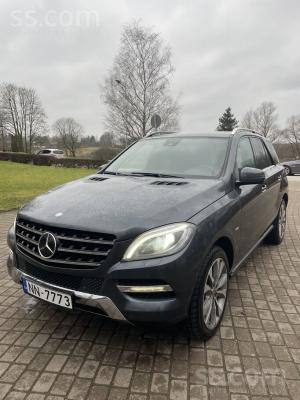 Grey Mercedes-Benz ML 350 2013 in Cesis, with an engine capacity of 3.00 L and mileage of 316 thousand km for 14500 €, photo 5 on AUTOMOTO.COM.LV