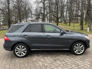 Grey Mercedes-Benz ML 350 2013 in Cesis, with an engine capacity of 3.00 L and mileage of 316 thousand km for 14500 €, photo 7 on AUTOMOTO.COM.LV