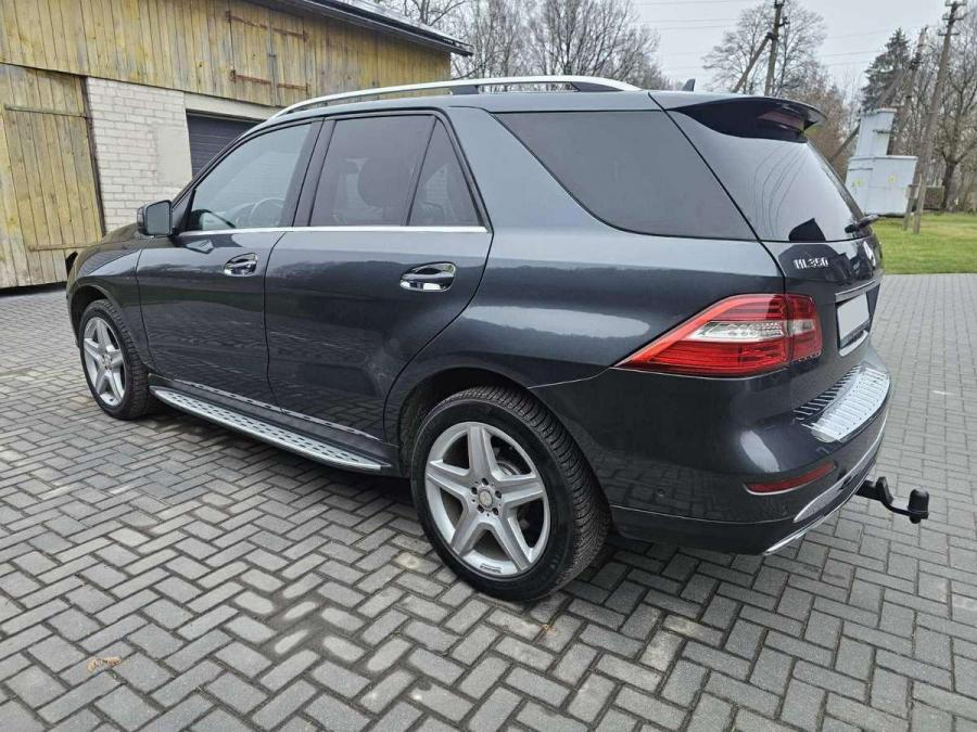 Grey Mercedes-Benz ML 350 2013 in Jurbarkas, with an engine capacity of 2.99 L and mileage of 283 thousand km for 11500 €, photo 5 on AUTOMOTO.COM.LV