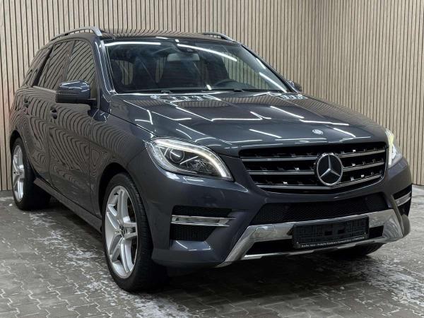 Grey Mercedes-Benz ML 350 2013 in Marijampole, with an engine capacity of 2.99 L and mileage of 284 thousand km for 16450 €, photo 1 on AUTOMOTO.COM.LV