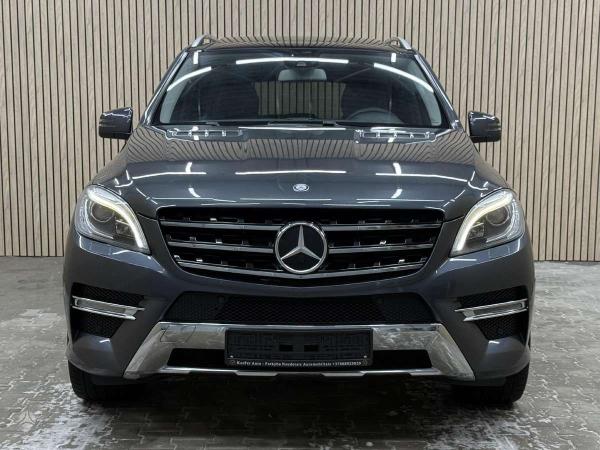 Grey Mercedes-Benz ML 350 2013 in Marijampole, with an engine capacity of 2.99 L and mileage of 284 thousand km for 16450 €, photo 4 on AUTOMOTO.COM.LV