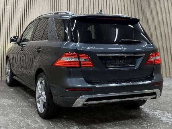 Grey Mercedes-Benz ML 350 2013 in Marijampole, with an engine capacity of 2.99 L and mileage of 284 thousand km for 16450 €, photo 6 on AUTOMOTO.COM.LV
