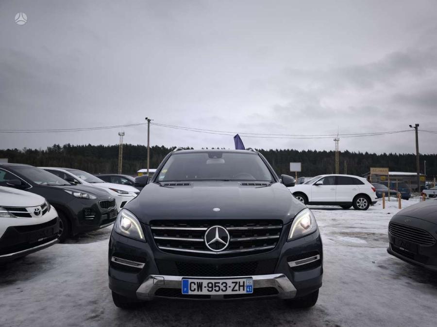 Pelēks Mercedes-Benz ML 350 2013 Viļņa, ar dzinēja tilpumu 3.00 L un nobraukumu 276 tūkst. km par 14350 €, foto 2 vietnē AUTOMOTO.COM.LV