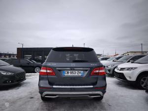 Pelēks Mercedes-Benz ML 350 2013 Viļņa, ar dzinēja tilpumu 3.00 L un nobraukumu 276 tūkst. km par 14350 €, foto 5 vietnē AUTOMOTO.COM.LV