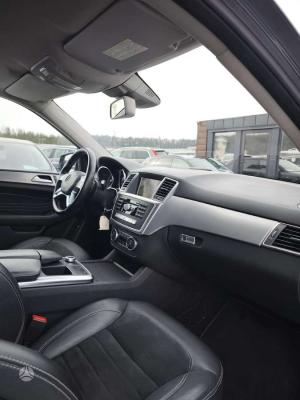Pelēks Mercedes-Benz ML 350 2013 Viļņa, ar dzinēja tilpumu 3.00 L un nobraukumu 276 tūkst. km par 14350 €, foto 12 vietnē AUTOMOTO.COM.LV
