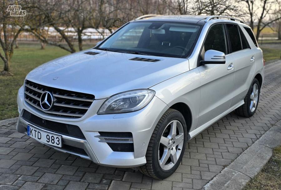Grey Mercedes-Benz ML 350 2013 in Siauliai, with an engine capacity of 3.00 L and mileage of 237 thousand km for 13500 €, photo 1 on AUTOMOTO.COM.LV