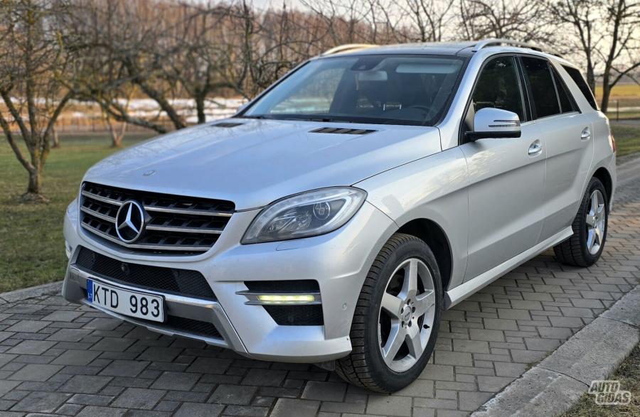 Grey Mercedes-Benz ML 350 2013 in Siauliai, with an engine capacity of 3.00 L and mileage of 237 thousand km for 13500 €, photo 2 on AUTOMOTO.COM.LV