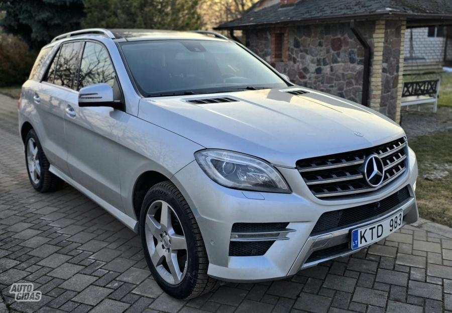 Grey Mercedes-Benz ML 350 2013 in Siauliai, with an engine capacity of 3.00 L and mileage of 237 thousand km for 13500 €, photo 3 on AUTOMOTO.COM.LV