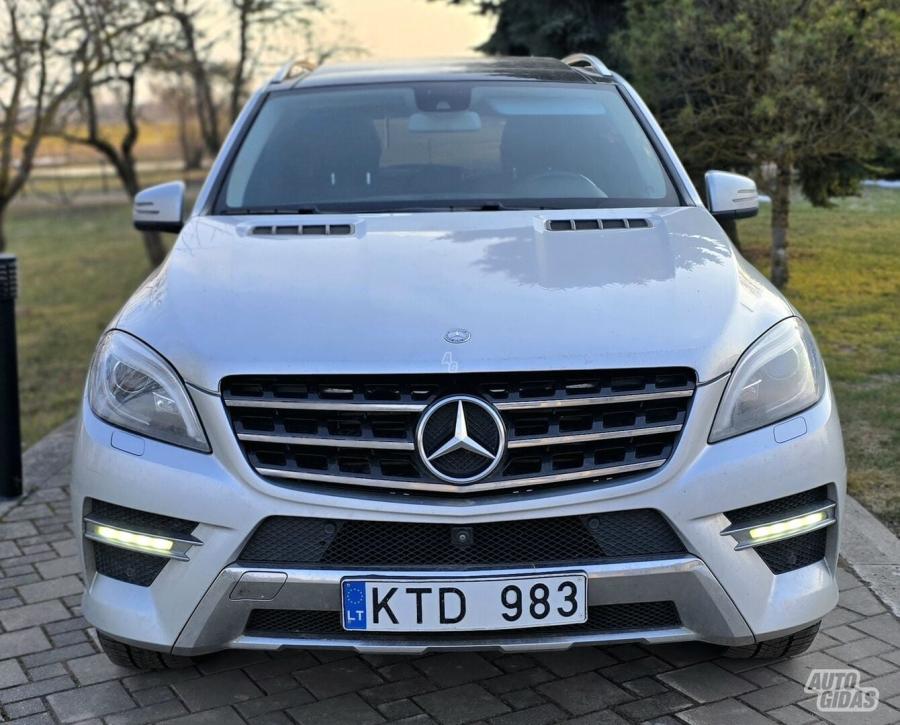 Grey Mercedes-Benz ML 350 2013 in Siauliai, with an engine capacity of 3.00 L and mileage of 237 thousand km for 13500 €, photo 5 on AUTOMOTO.COM.LV