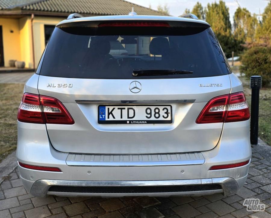 Grey Mercedes-Benz ML 350 2013 in Siauliai, with an engine capacity of 3.00 L and mileage of 237 thousand km for 13500 €, photo 8 on AUTOMOTO.COM.LV
