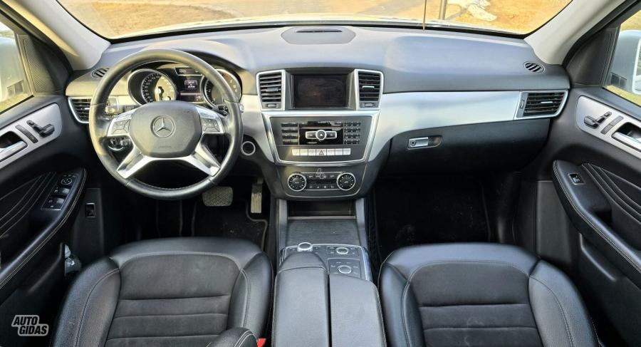Grey Mercedes-Benz ML 350 2013 in Siauliai, with an engine capacity of 3.00 L and mileage of 237 thousand km for 13500 €, photo 9 on AUTOMOTO.COM.LV