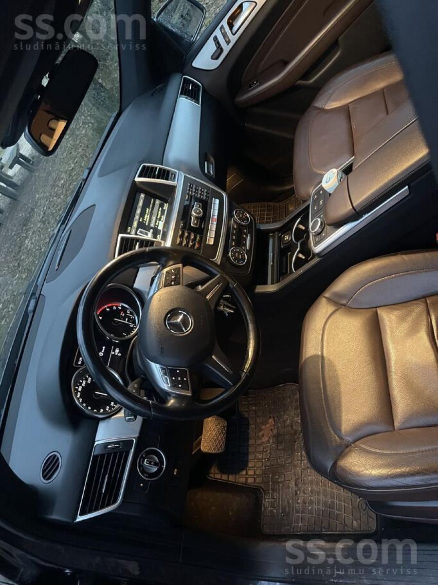 Pelēks Mercedes-Benz ML 350 2013 Cēsis, ar dzinēja tilpumu 3.00 L un nobraukumu 316 tūkst. km par 14000 €, foto 9 vietnē AUTOMOTO.COM.LV