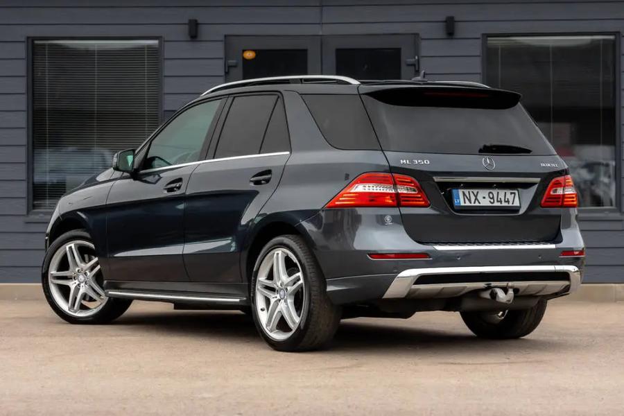Pelēks Mercedes-Benz ML 350 2013 Jelgava, ar dzinēja tilpumu 3.00 L un nobraukumu 230 tūkst. km par 18950 €, foto 3 vietnē AUTOMOTO.COM.LV